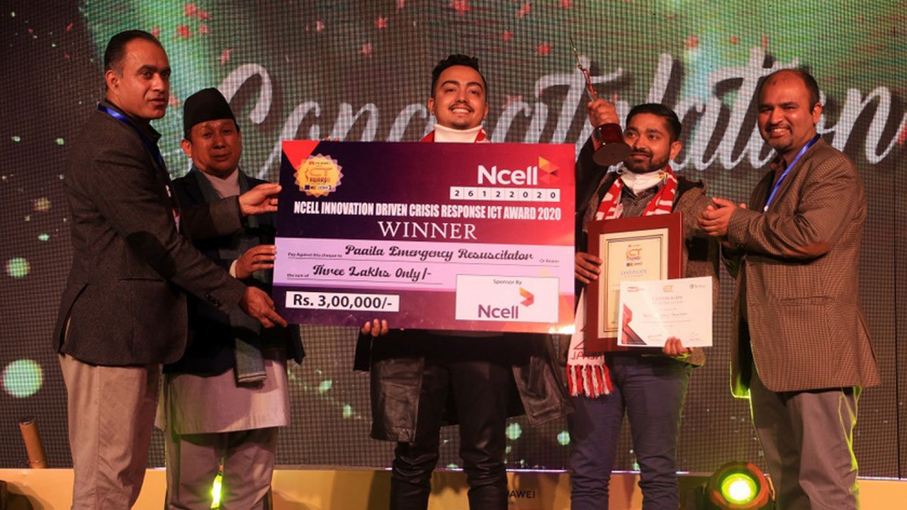 आईसिटी अवार्डको इन्नोभेसन विधामा विजेतालाई एनसेलले दियो ३ लाख नगद पुरस्कार