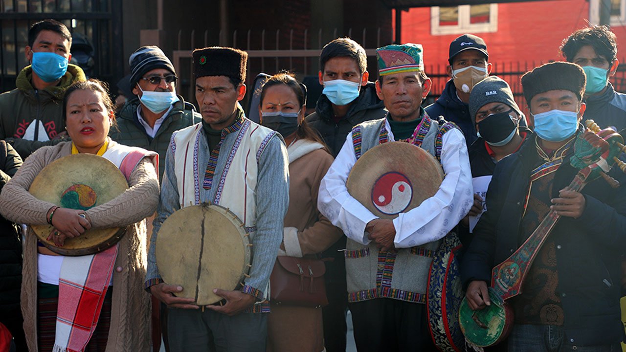प्रतिनिधिसभा विघटनविरुद्ध माइतीघरमा डम्फु बजाएर विरोध (फोटोफिचर)
